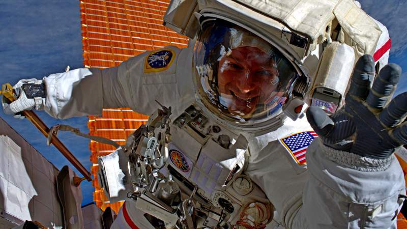 Astronaut to give Army oath of enlistment to more than 800 future ...